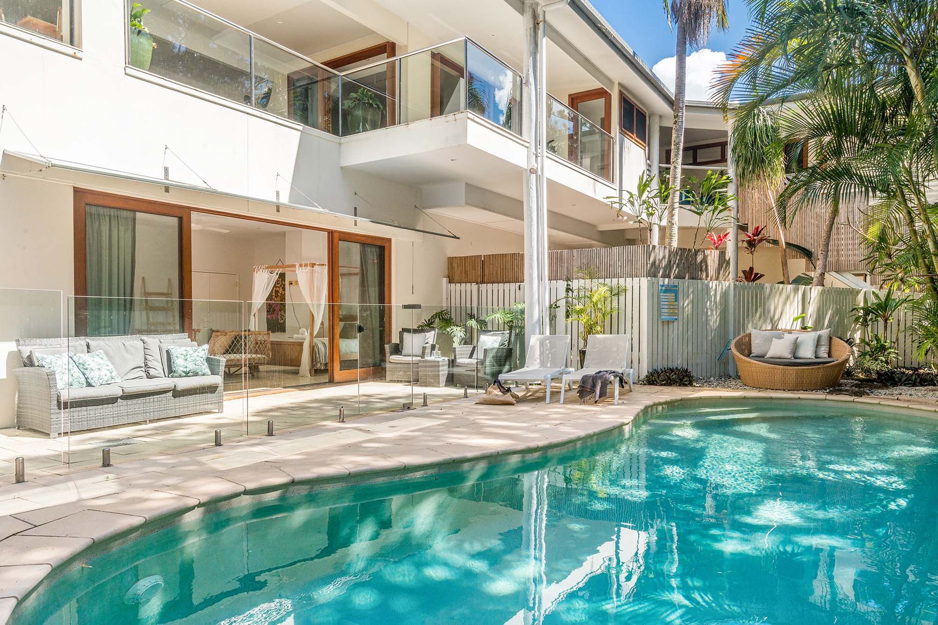 Beachcomber Blue - beachfront villa with pool - A Perfect Stay