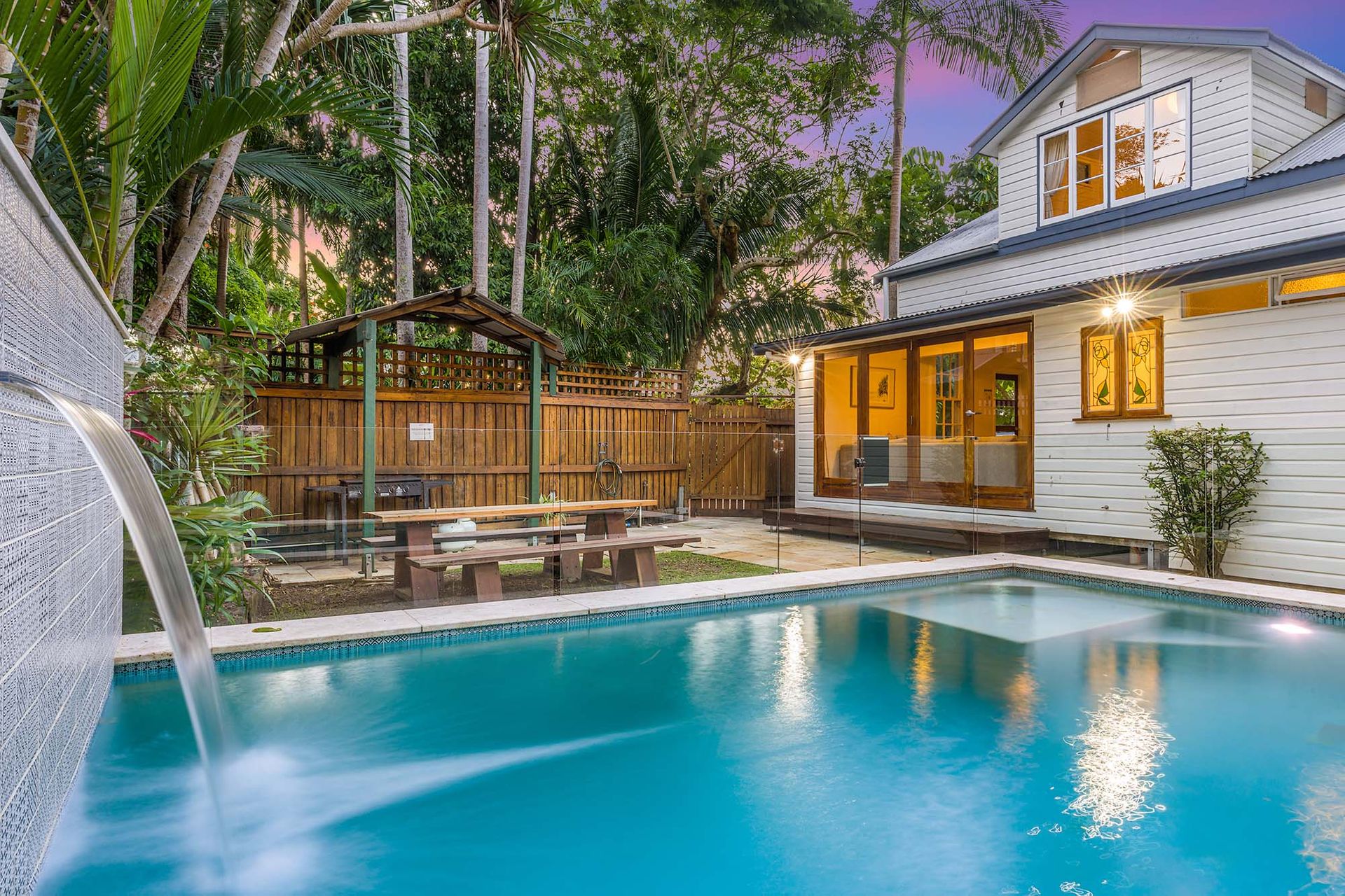 Starr Cottage - Quaint Cottage with a stunning pool - Close to ...